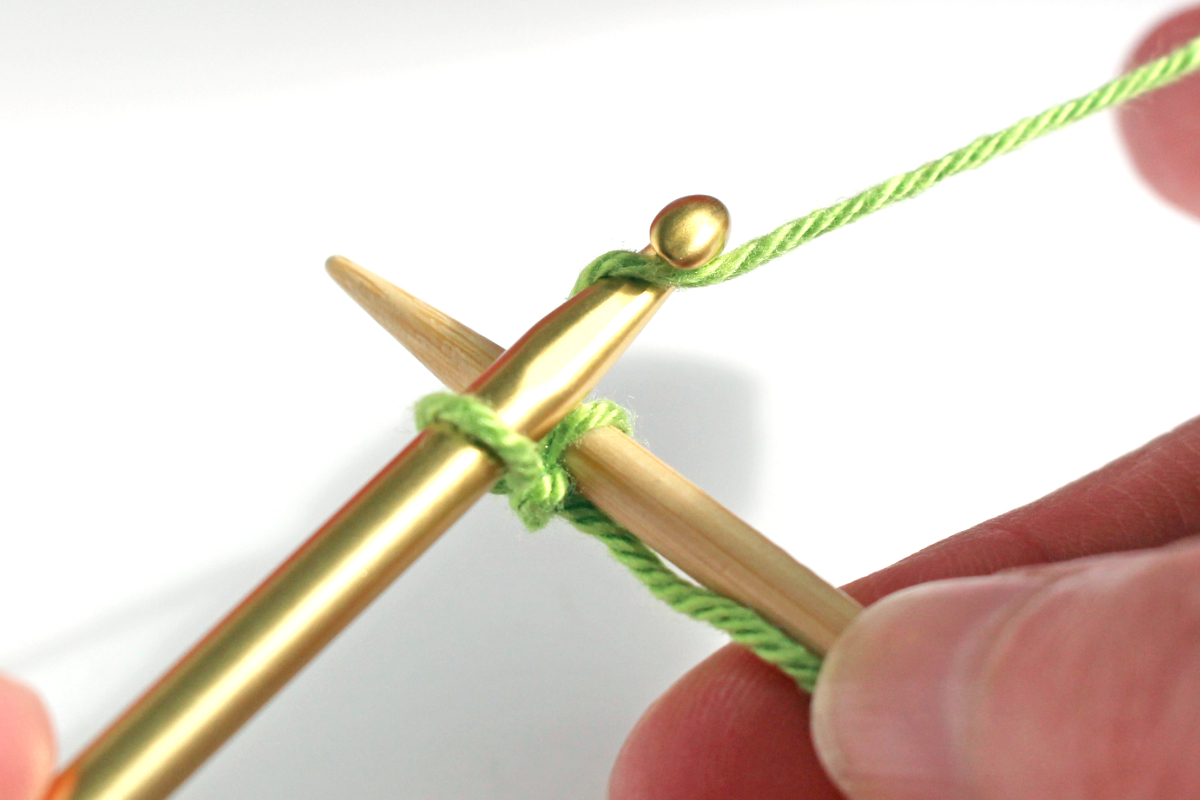Crochet cast-on method - a left-handed knitting tutorial